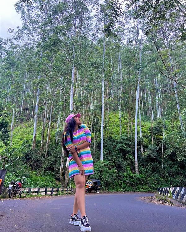 PHOTOS: மூணார் வைப்ஸ்.. சீரியல் நடிகை ஸ்ரீநிதியின் போட்டோஸ் ஸ்டில்ஸ் ...