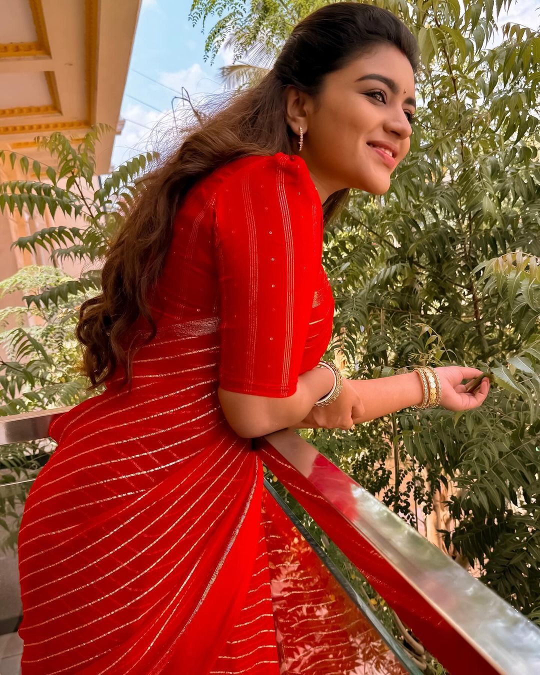 PHOTOS: ஜாலியாக ஒரு ரோடு ட்ரிப்.. இணையத்தை கலக்கும் ஷாபனாவின் மிர்ரர் செல்ஃபீ | Television ...