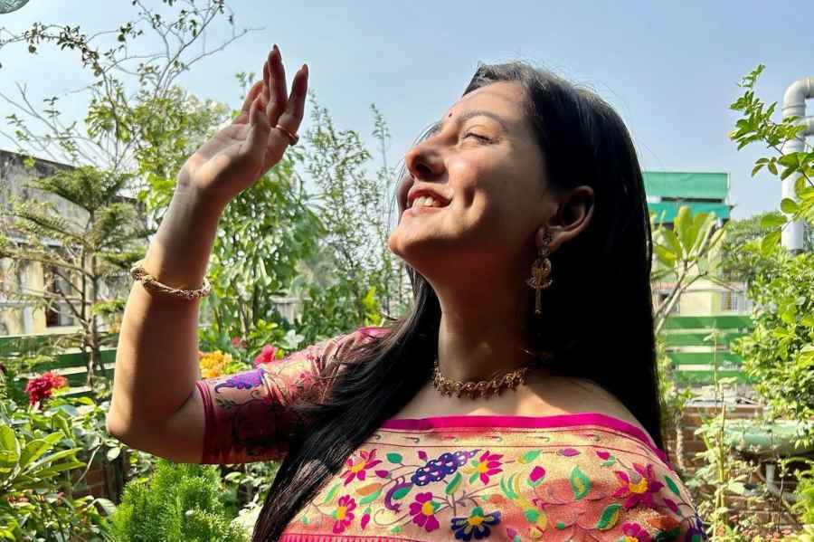 শাড়িতে অপরূপা শ্রাবনী, নয়া লুক দেখে রাতের ঘুম উড়ছে সকলের ...