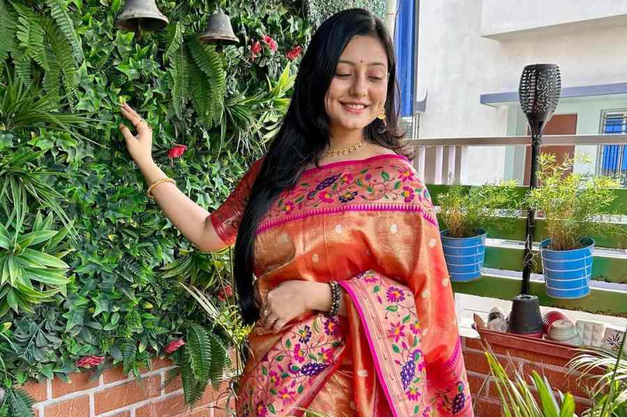 শাড়িতে অপরূপা শ্রাবনী, নয়া লুক দেখে রাতের ঘুম উড়ছে সকলের ...