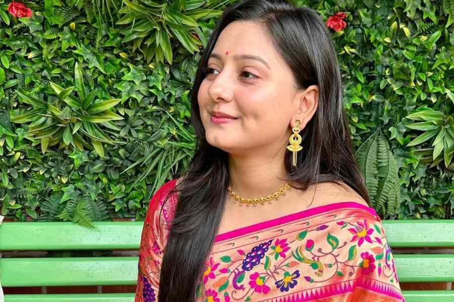 শাড়িতে অপরূপা শ্রাবনী, নয়া লুক দেখে রাতের ঘুম উড়ছে সকলের ...