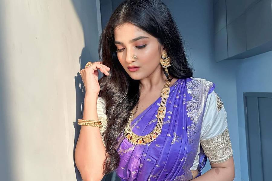 লাল পোশাকে লাস্যময়ী টেলি অভিনেত্রী মেঘা, হটকেকের মতো ভাইরাল ছবি | Televison Actress Megha Daw ...