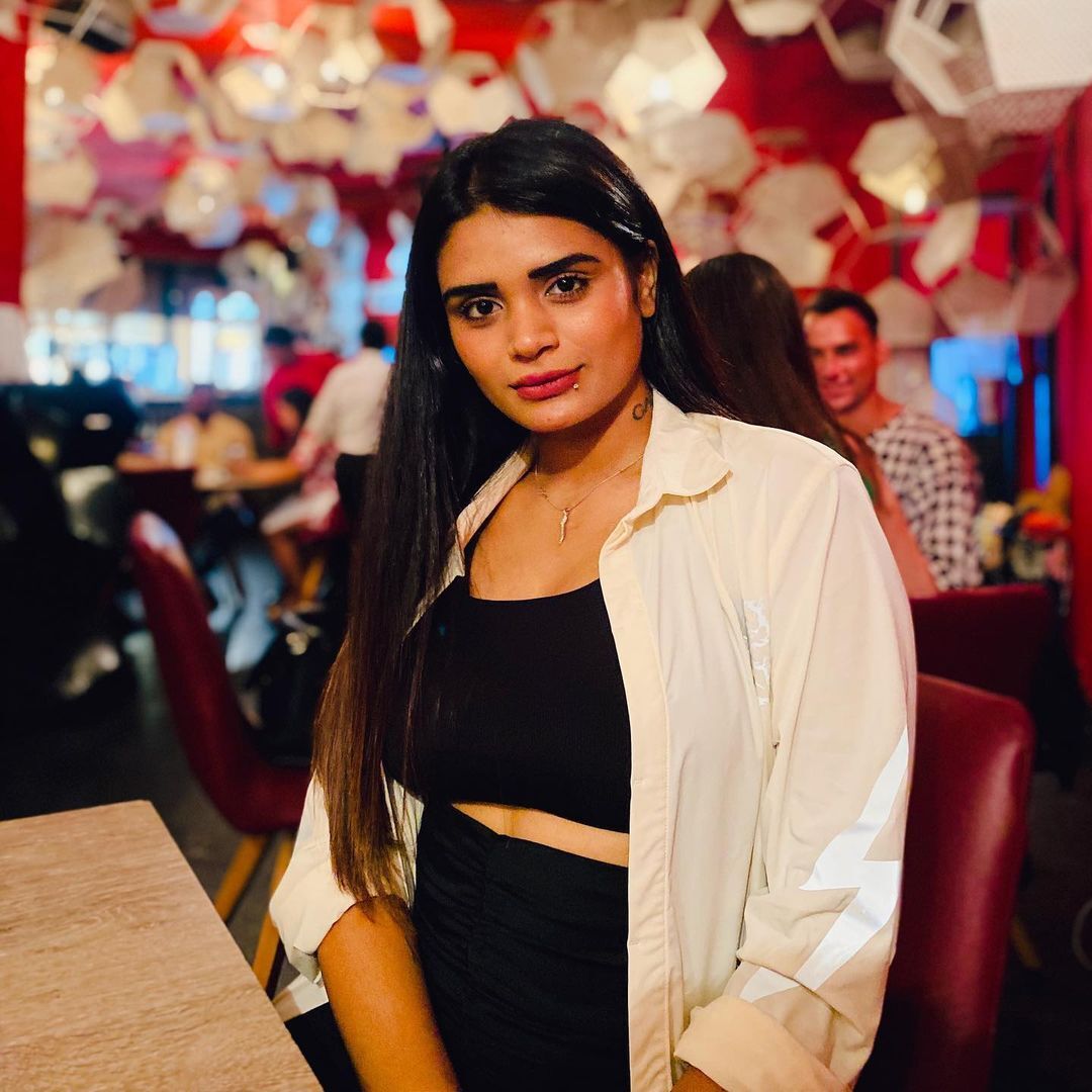 मॉडल जैसी खूबसूरत हैं क्रिकेटर श्रेयस अय्यर की छोटी बहन श्रेष्ठा ...