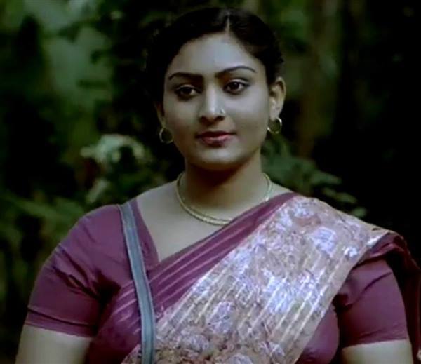 PHOTOS: முந்தானை முடிச்சி படத்தில் வரும் 'பட்டு' டீச்சரை நியாபகம் ...