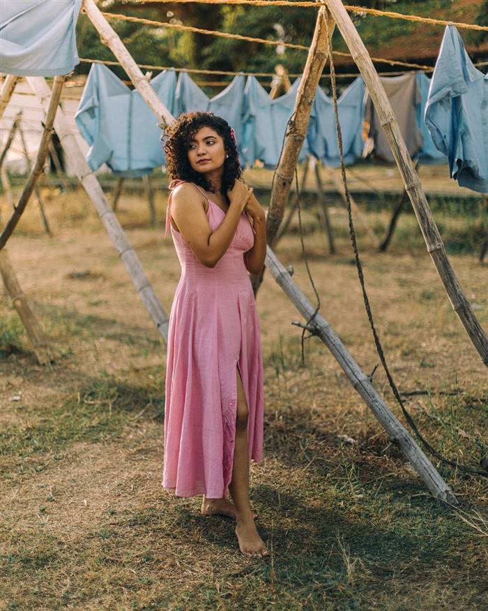 Anna Ben: സാരിയില്‍ പുത്തന്‍ ലുക്കിലെത്തി ആരാധകരെ കൈയ്യിലെടുത്ത് അന്ന ...