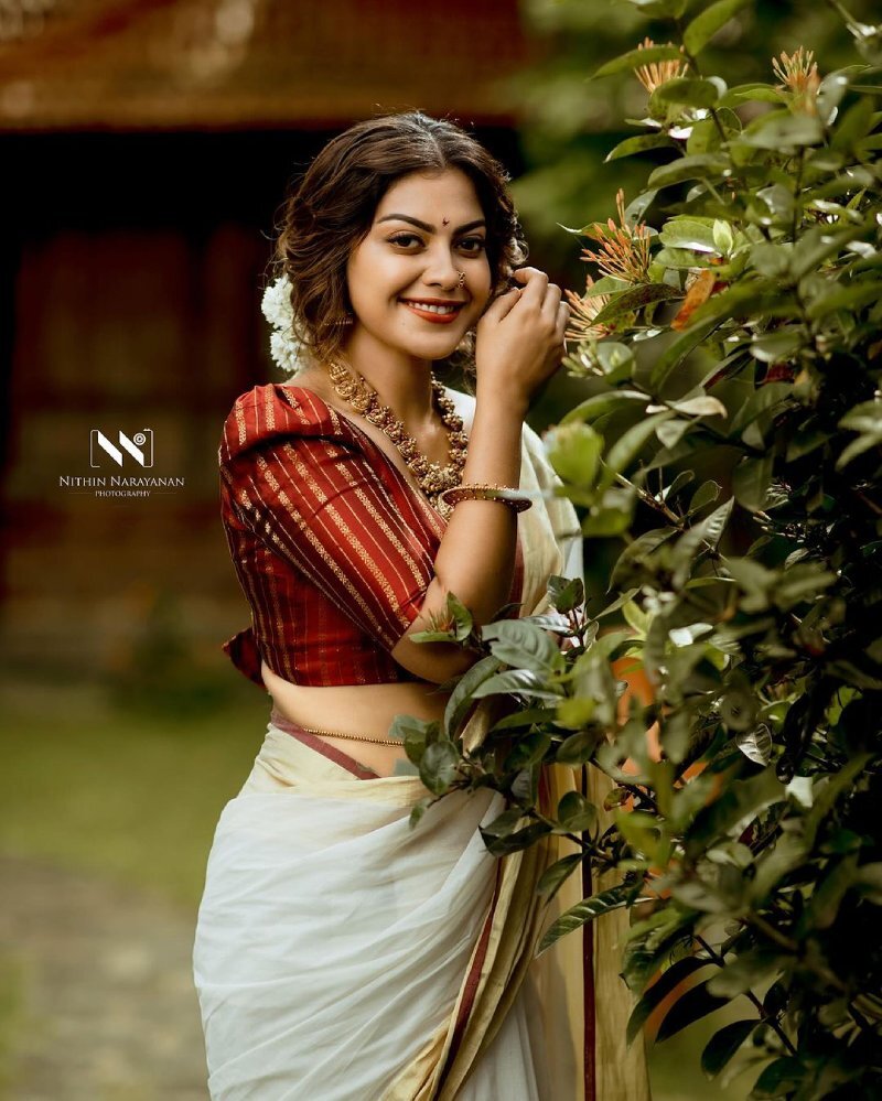 Anusree: ലേഡി ബോസ് ഇൻ ടൗൺ... പൊളിലുക്കിൽ അനുശ്രീ; ഇൻസ്റ്റയിൽ ഹിറ്റടിച്ച് മോളിവുഡ് താരം, ചിത്രങ്ങ ...