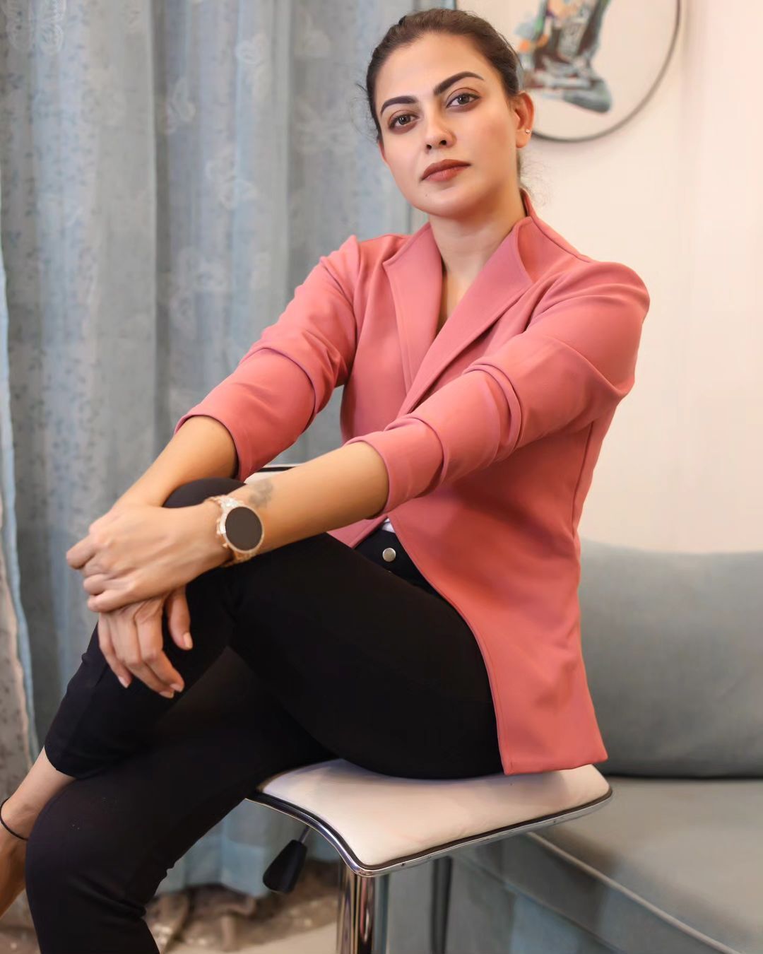 Anusree: ലേഡി ബോസ് ഇൻ ടൗൺ... പൊളിലുക്കിൽ അനുശ്രീ; ഇൻസ്റ്റയിൽ ഹിറ്റടിച്ച് മോളിവുഡ് താരം, ചിത്രങ്ങ ...