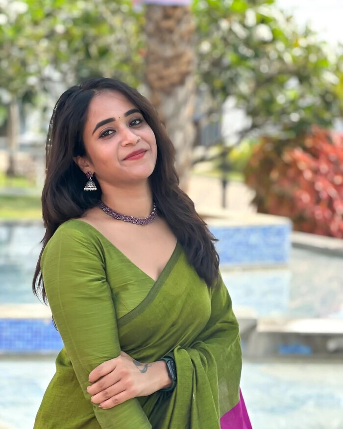 కుర్రాళ్ల గుండెల్లో చిచ్చుపెట్టేస్తున్న దీప్తి సునైనా | Actress Deepthi ...