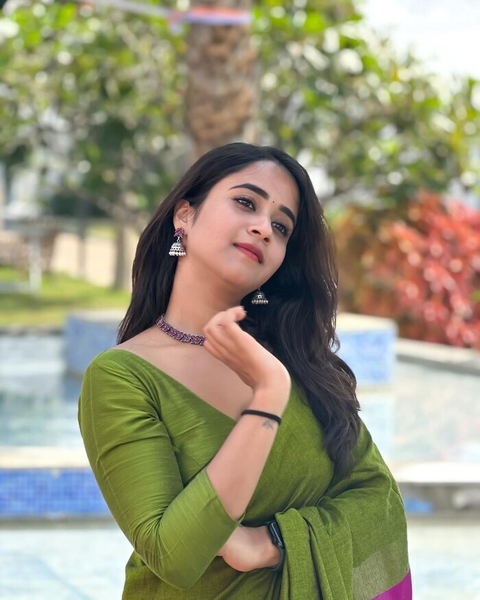 కుర్రాళ్ల గుండెల్లో చిచ్చుపెట్టేస్తున్న దీప్తి సునైనా | Actress Deepthi ...
