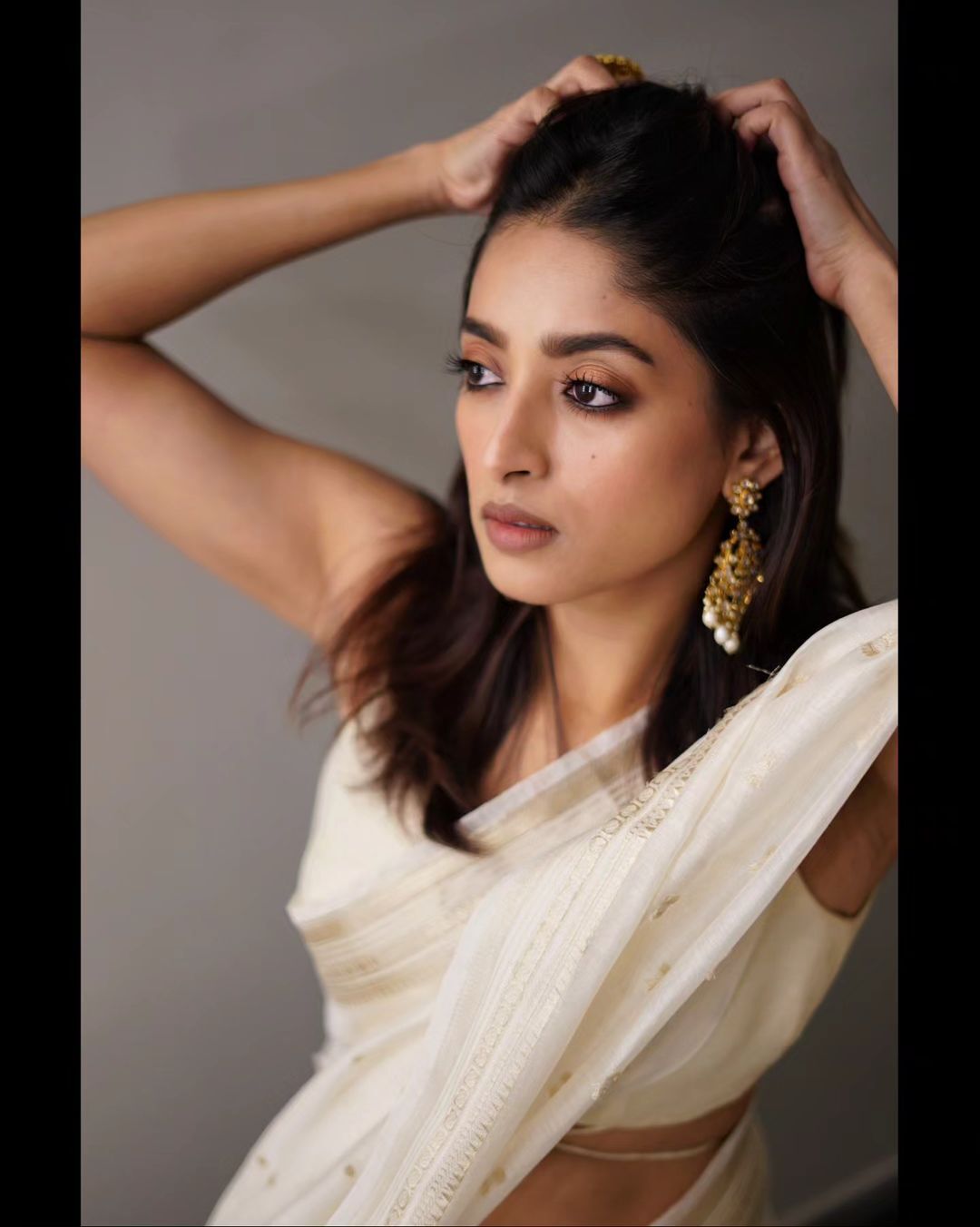 শাড়িতে অপরূপা ইশা, অভিনেত্রীর মায়াবী অবতারে বিভোর ফ্যানেরা | Actress ...