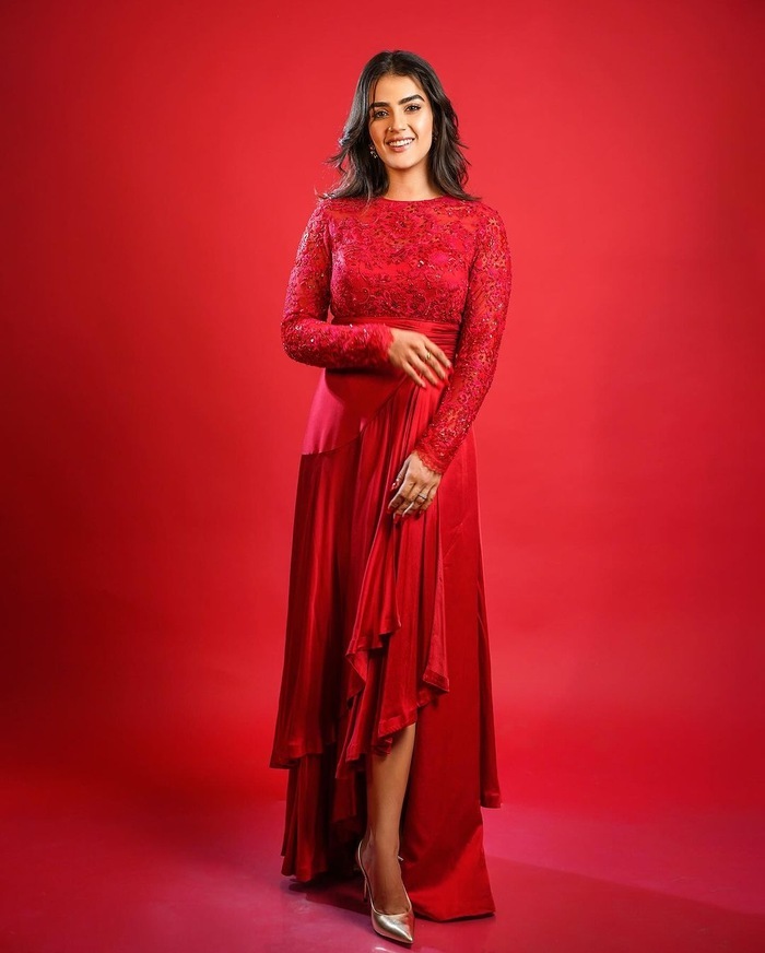 కవ్వింపులతో కాక పుట్టిస్తున్న కావ్యా థాపర్ | Actress Kavya Thapar ...