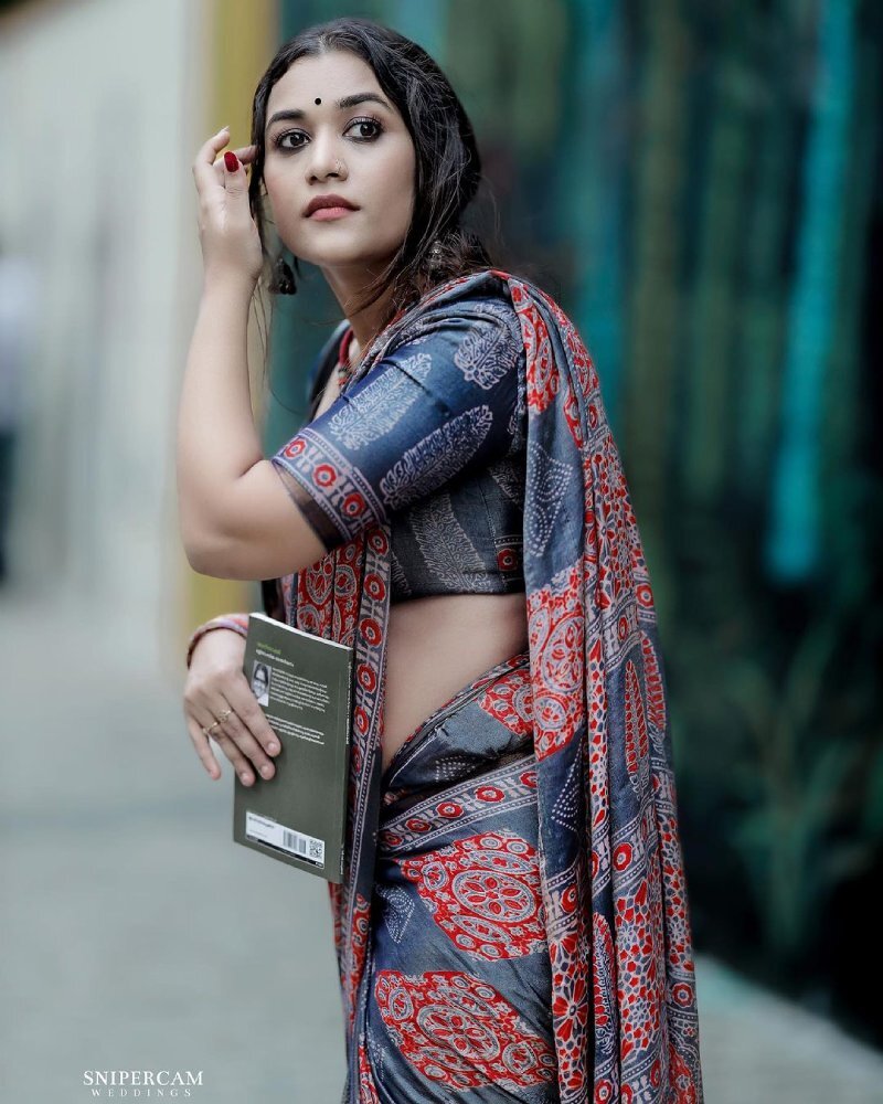 Parvathy R Krishna: പൂവല്ല, ഇത് പൂക്കാലം...! കലക്കൻ ഫോട്ടോഷൂട്ടുമായി പാ ...