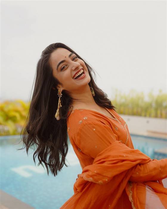 Namitha Pramod: എന്തൊരഴകാണ്! സാരിയില്‍ കിടിലന്‍ ലുക്കിലെത്തി നമിത ...