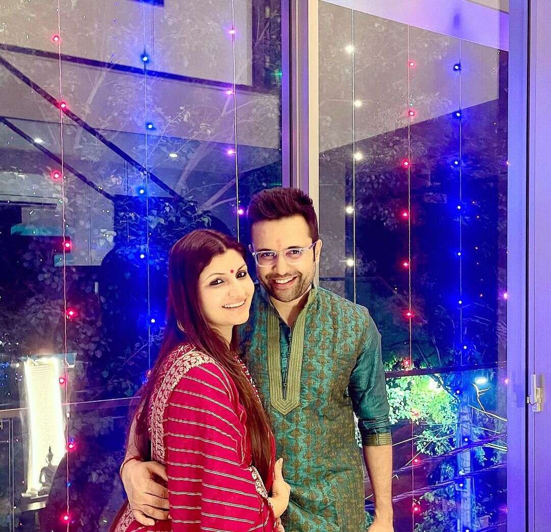 विवेक बिंद्रा की पत्नी के साथ मारपीट के आरोपों के बीच क्यों वायरल हुई संदीप माहेश्वरी की बीवी के ...