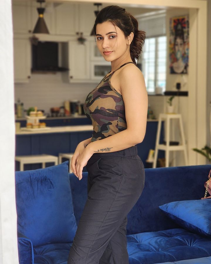 PHOTOS: ஓஹோ.. இது தான் பெப்சி டி-ஷர்ட்டா..! போட்டோஷூட்டில் அசத்தும் அஞ்சு குரியன்! | Anju Kurian ...