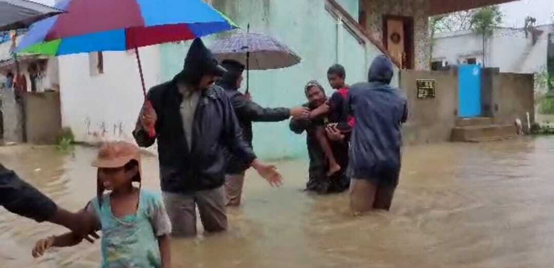 మిగ్‌జాం తుపాన్ ఎఫెక్ట్.. ఏపీలో భారీ వర్షాలు.. | Cyclone Michaung ...
