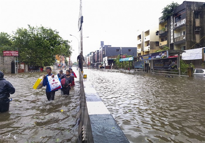 Cyclone Michaung: Waterlogged Roads During Heavy Rain In Chennai - Oneindia