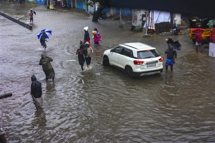 Cyclone Michaung: Waterlogged Roads During Heavy Rain In Chennai - Oneindia