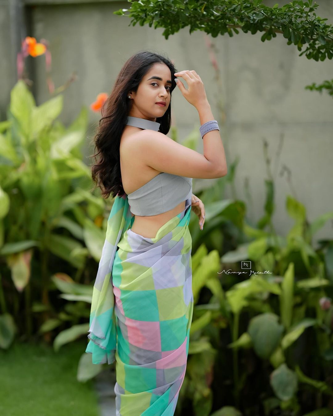 దీప్తి సునైనా అందాల సునామీ.. సొగసులతో మైమరిపిస్తుందిగా! | Deepti ...