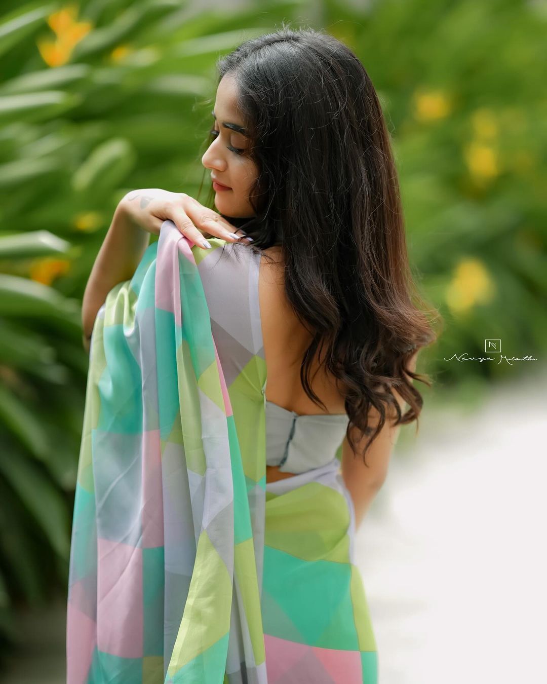 దీప్తి సునైనా అందాల సునామీ.. సొగసులతో మైమరిపిస్తుందిగా! | Deepti ...