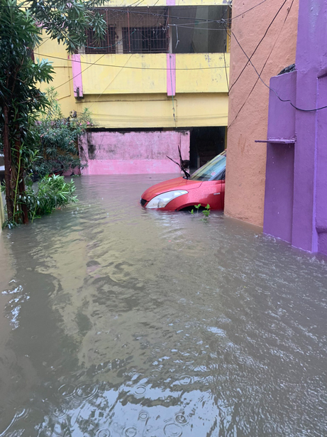 In Pics: Cyclone Michaung Intensifies, Heavy Rain Submerges Chennai - Oneindia