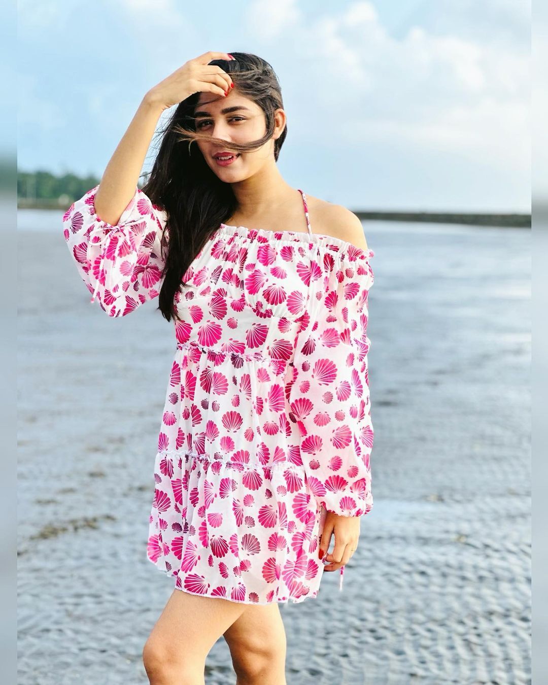 ভারী কাজের লেহেঙ্গায় অনন্যা অদ্রিজা, অভিনেত্রীর ছবিতে বিভোর ফ্যানেরা ...