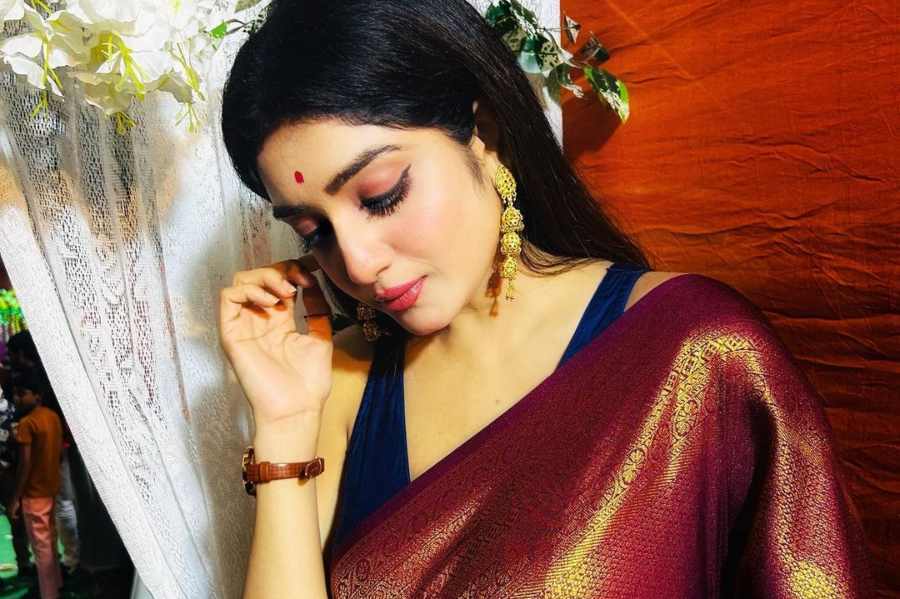শাড়িতে অপরূপা মানসী, অভিনেত্রীর নয়া অবতারে মন মজছে নেটবাসীর | Latest ...