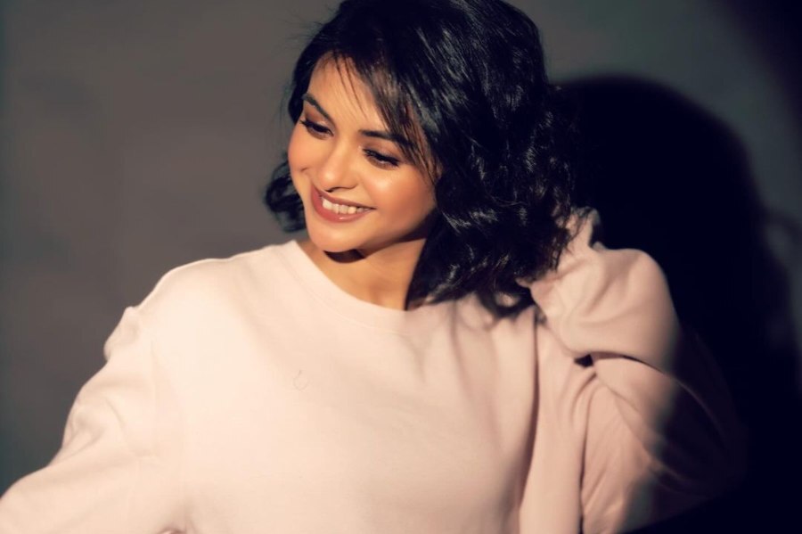 শীত পোশাকে এবার ক্যামেরার সামনে ধরা দিলেন শোলাঙ্কি, দেখুন সেই ছবি ...