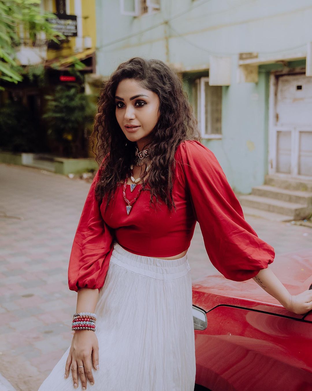 Shritha Sivadas: ഓർഡിനറി ടു എക്സ്ട്രാ ഓർഡിനറി.... ഗ്ലാമറസ് ലുക്കി ...