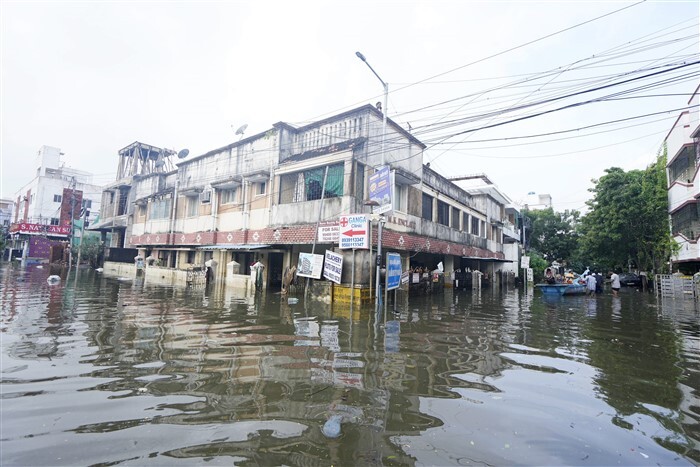 Cyclone Michuang: ಮಿಚಾಂಗ್ ಅಬ್ಬರಕ್ಕೆ ಮುಳುಗಿದ ಚೆನ್ನೈ: ಪರಿಹಾರ ಕಾರ್ಯಾಚರಣೆ ...