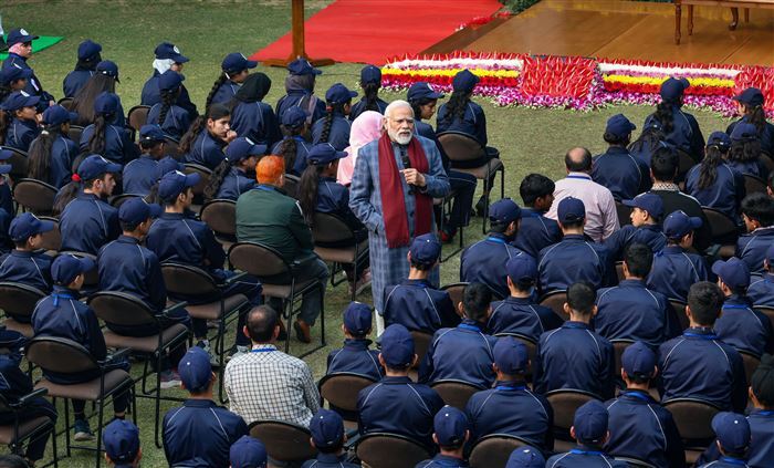 PM Modi Interacts With 250 students From J&K In New Delhi - Oneindia