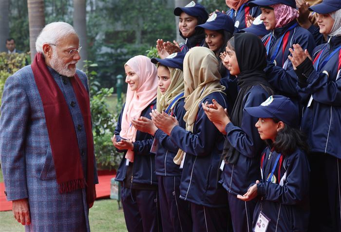 PM Modi Interacts With 250 students From J&K In New Delhi - Oneindia
