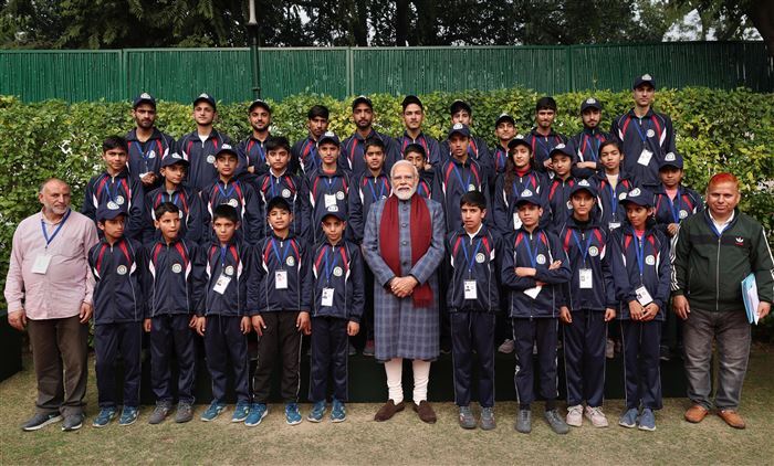 PM Modi Interacts With 250 students From J&K In New Delhi - Oneindia