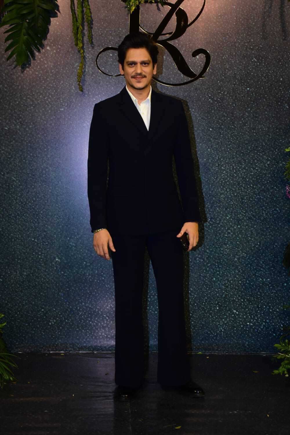 रणदीप हुड्डा के रिसेप्शन में तमन्ना भाटिया का हाथ थामे पहुंचे विजय ...