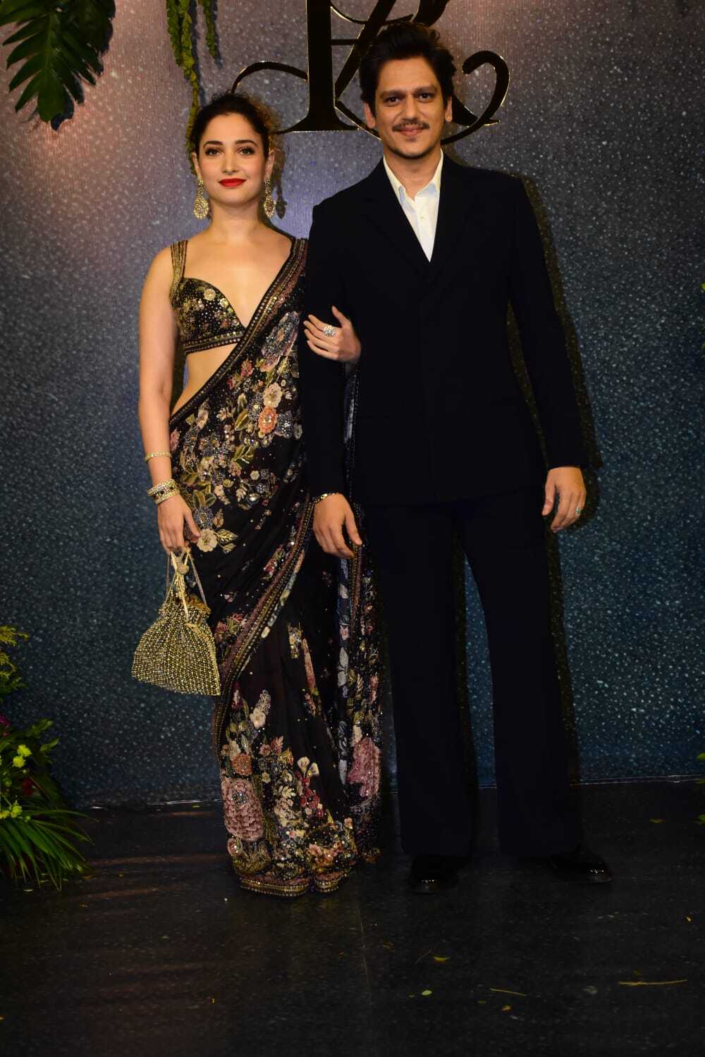 रणदीप हुड्डा के रिसेप्शन में तमन्ना भाटिया का हाथ थामे पहुंचे विजय ...