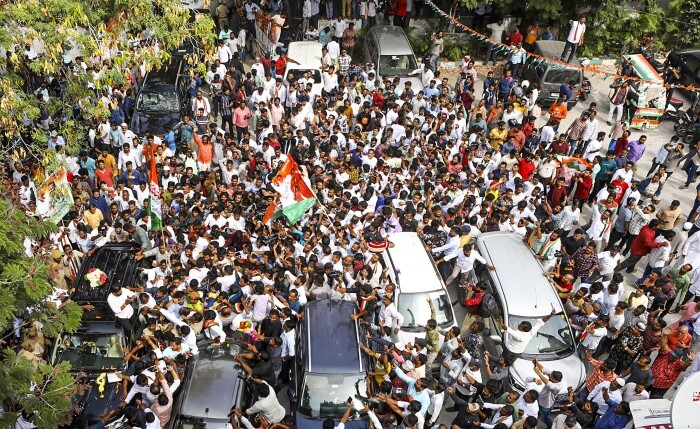 Revanth Reddy Roadshow As Congress Party Inches Close To Victory - Oneindia
