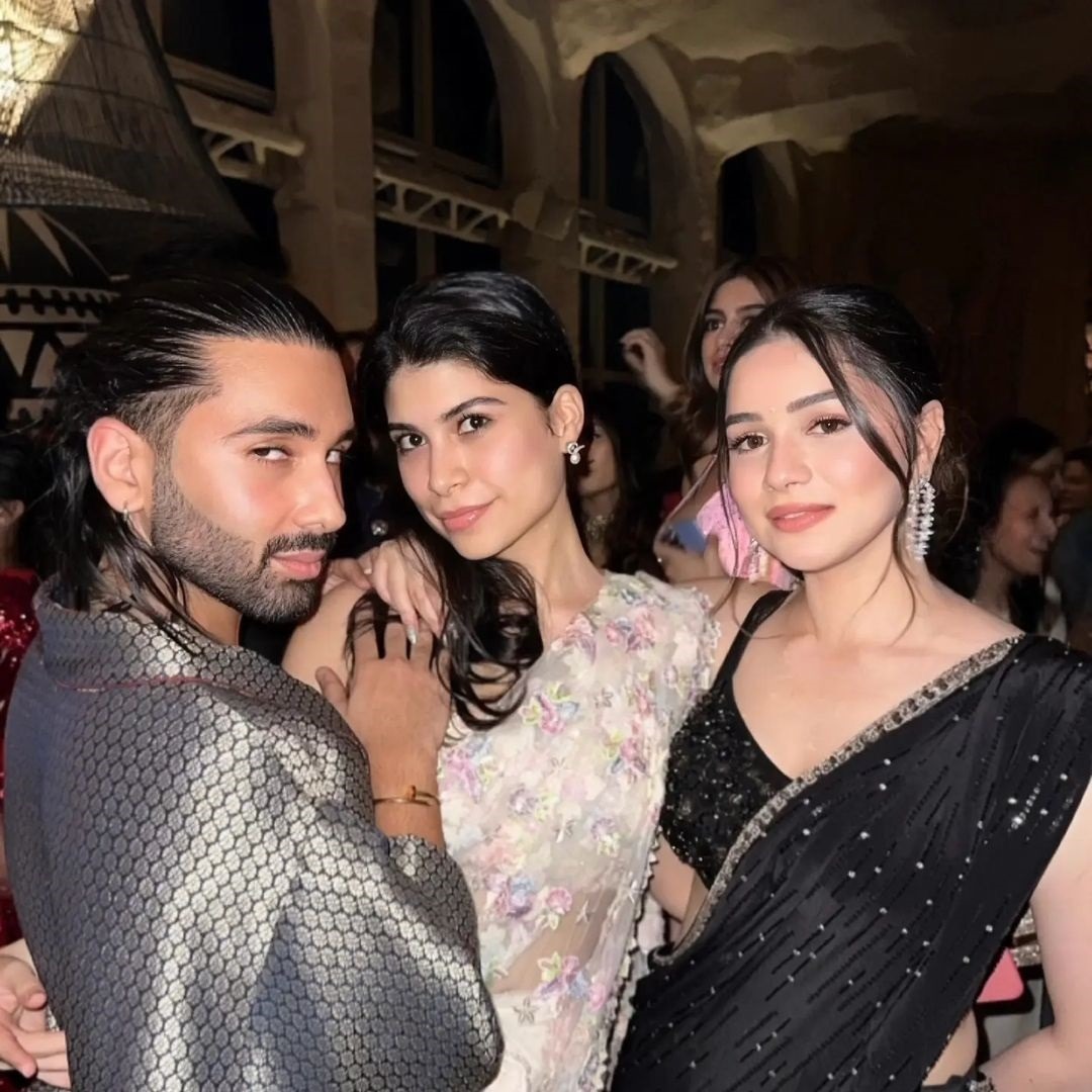 Photos: सारा तेंदुलकर ने पार्टी में Orry के साथ मचाया धमाल, ब्लैक साड़ी ...