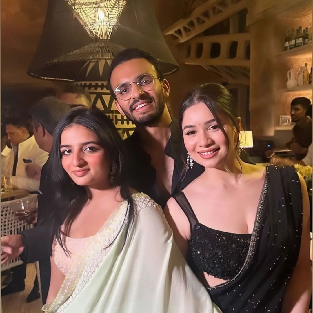 Photos: सारा तेंदुलकर ने पार्टी में Orry के साथ मचाया धमाल, ब्लैक साड़ी ...