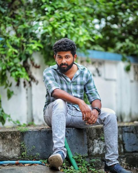 PHOTOS: பிக் பாஸ் சீசன் 7ல் குறைவான சம்பளம் இவருக்கு தானாம்? யாருன்னு ...