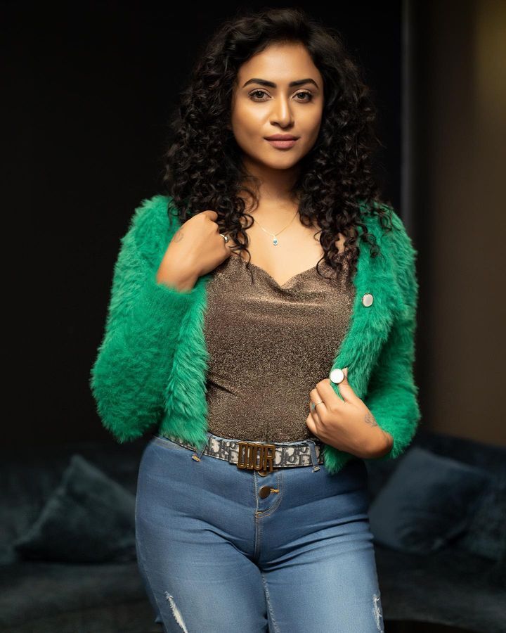 PHOTOS: இத எதிர்பார்க்கவே இல்லையே! டீன் ஏஜ் பெண்ணாக மாறிய 'செம்பருத்தி' சீரியல் நடிகை.. ஸ்டன்னான ...