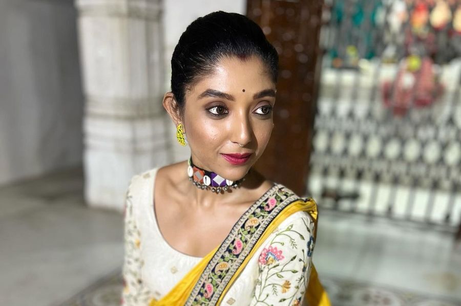 লেহেঙ্গায় গ্ল্যামারাস দেবলীনা, নয়া অবতারে মুগ্ধ অনুগামীরা ...