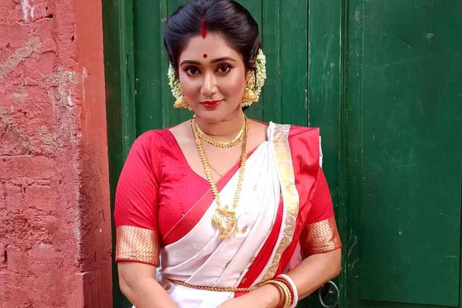 সাদা লাল পাড় শাড়িতে অনন্যা শতাব্দী, টেলি অভিনেত্রীর মিষ্টি হাসিতে বিভোর অনুগামীরা | Televison ...