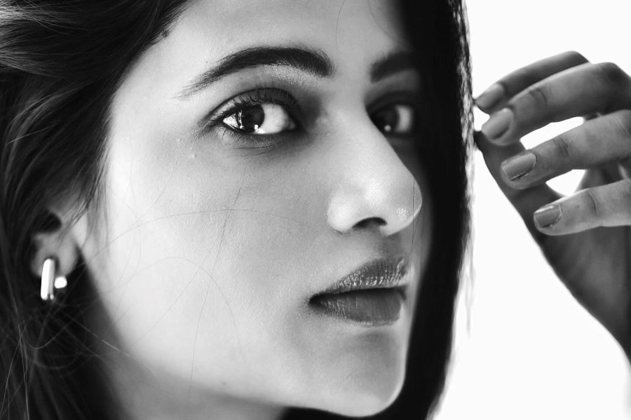 চোখ ধাঁধানো লুকে ক্যামেরার সামনে ধরা দিয়ে ফ্যানেদের মোহিত করে দিচ্ছেন ঊষসী, ভাইরাল ছবি ...