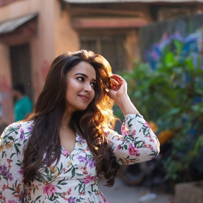 క్యూట్ అందాలతో కవ్విస్తున్న పూజిత పొన్నాడ | Telugu Actress Poojita ...