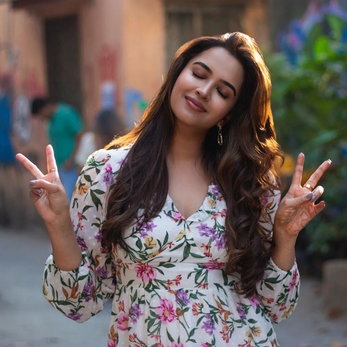 క్యూట్ అందాలతో కవ్విస్తున్న పూజిత పొన్నాడ | Telugu Actress Poojita ...