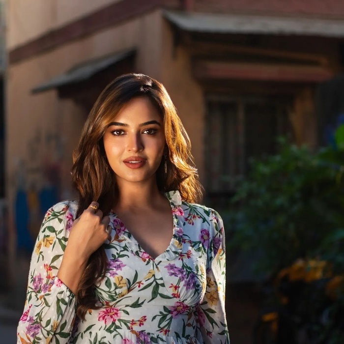 క్యూట్ అందాలతో కవ్విస్తున్న పూజిత పొన్నాడ | Telugu Actress Poojita ...