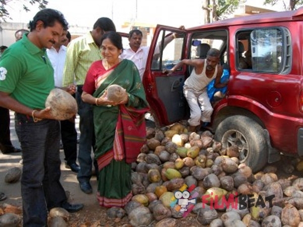 Veteran Actress Leelavathi Rare Photos; Passes Away At 85 Age - Oneindia