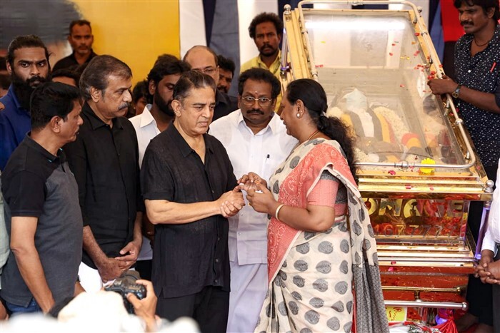 ವಿಜಯ್‌ಕಾಂತ್ ಅಂತ್ಯಕ್ರಿಯೆ: ಸಾವಿರಾರು ಅಭಿಮಾನಿಗಳು ಭಾಗಿ | Vijayakanth Desiya ...