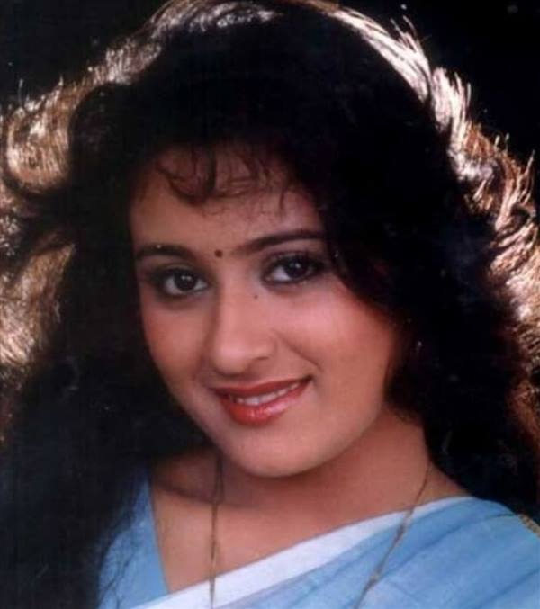 PHOTOS: இந்த 90ஸ் நடிகையை உங்களுக்கு நியாபகம் இருக்கா? ஆள் அடையாளம் தெரியாமல் இப்படி ...