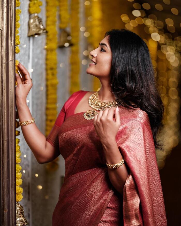 ఈషా రెబ్బ వలపుల జాతర.. అందాలతో హీటెక్కిస్తోందిగా ! | Actress Esha Rebba ...